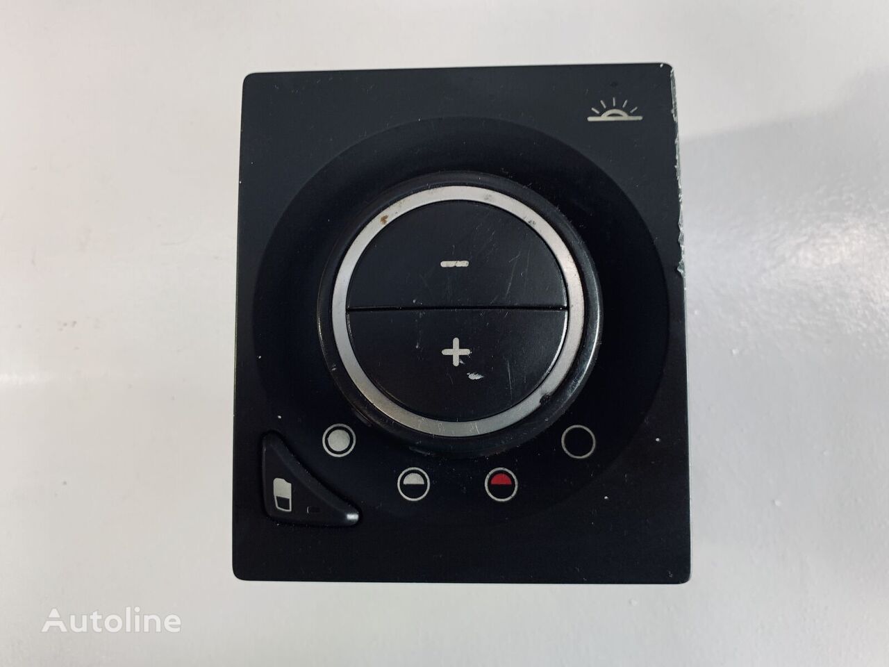 VOLVO 22562599-P09 dashboard for VOLVO FM truck tractor for sale ...