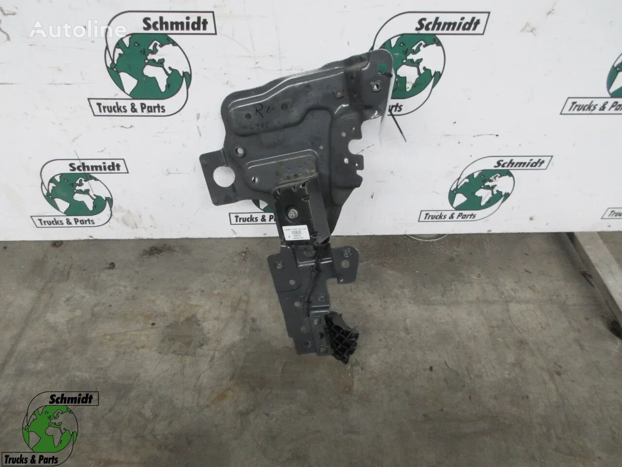 Volvo 84146828 // 84146830 // 22244999 KOPLAMPSTEUN FH 460 EURO 6 ...